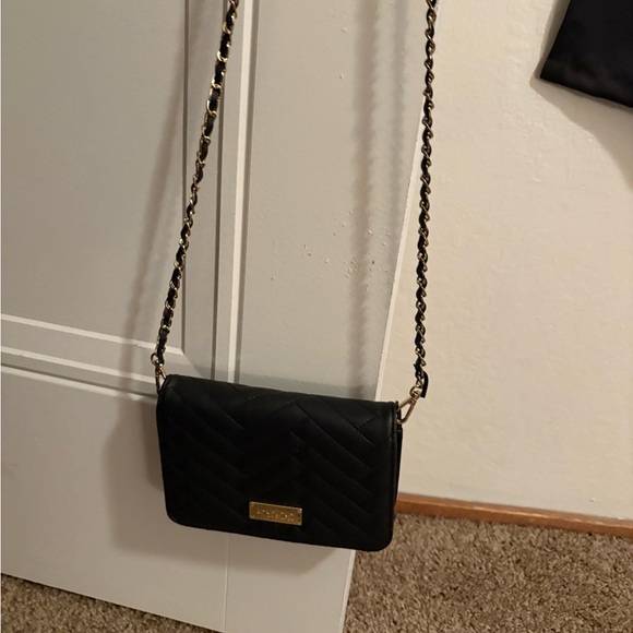 bebe | Bags | Bebe Black Quilted Crossbody Bag With Gold Chain | Poshmark